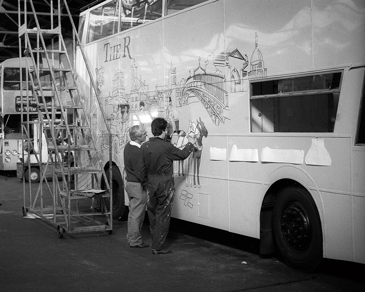 The Art of Painting Buses. | Come Here To Me!